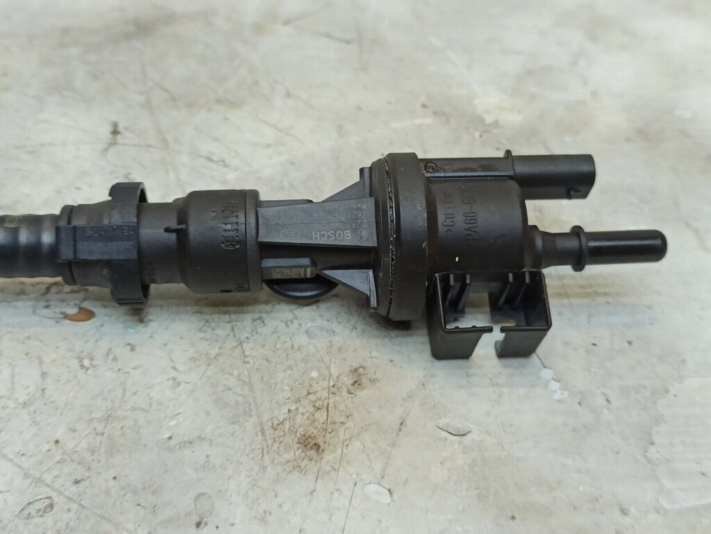 Mini John Work 2015-2020 2.0 Petrol Tank Breather Valve 7621174-04