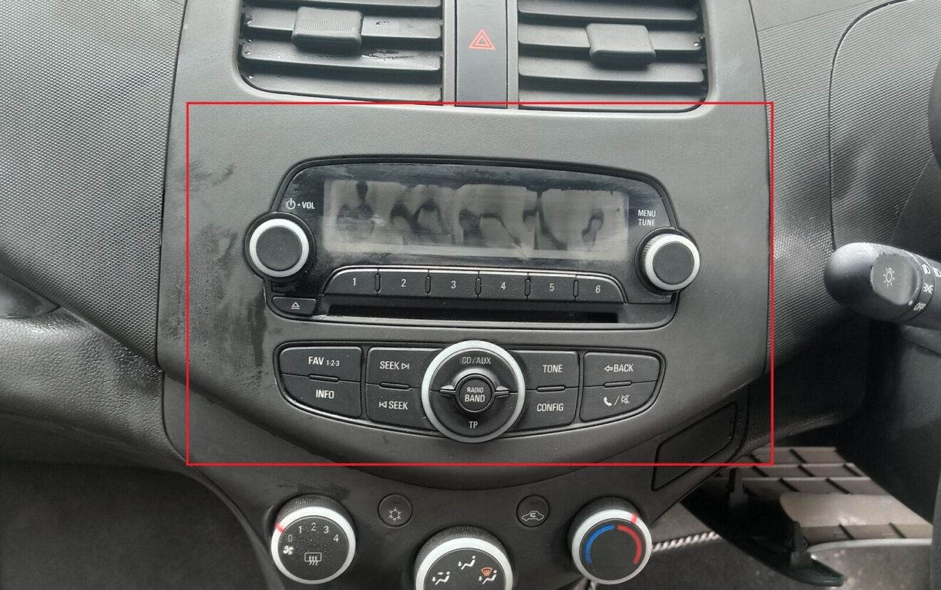 Chevrolet Spark 2009-2014 Central Console Radio Stereo Player