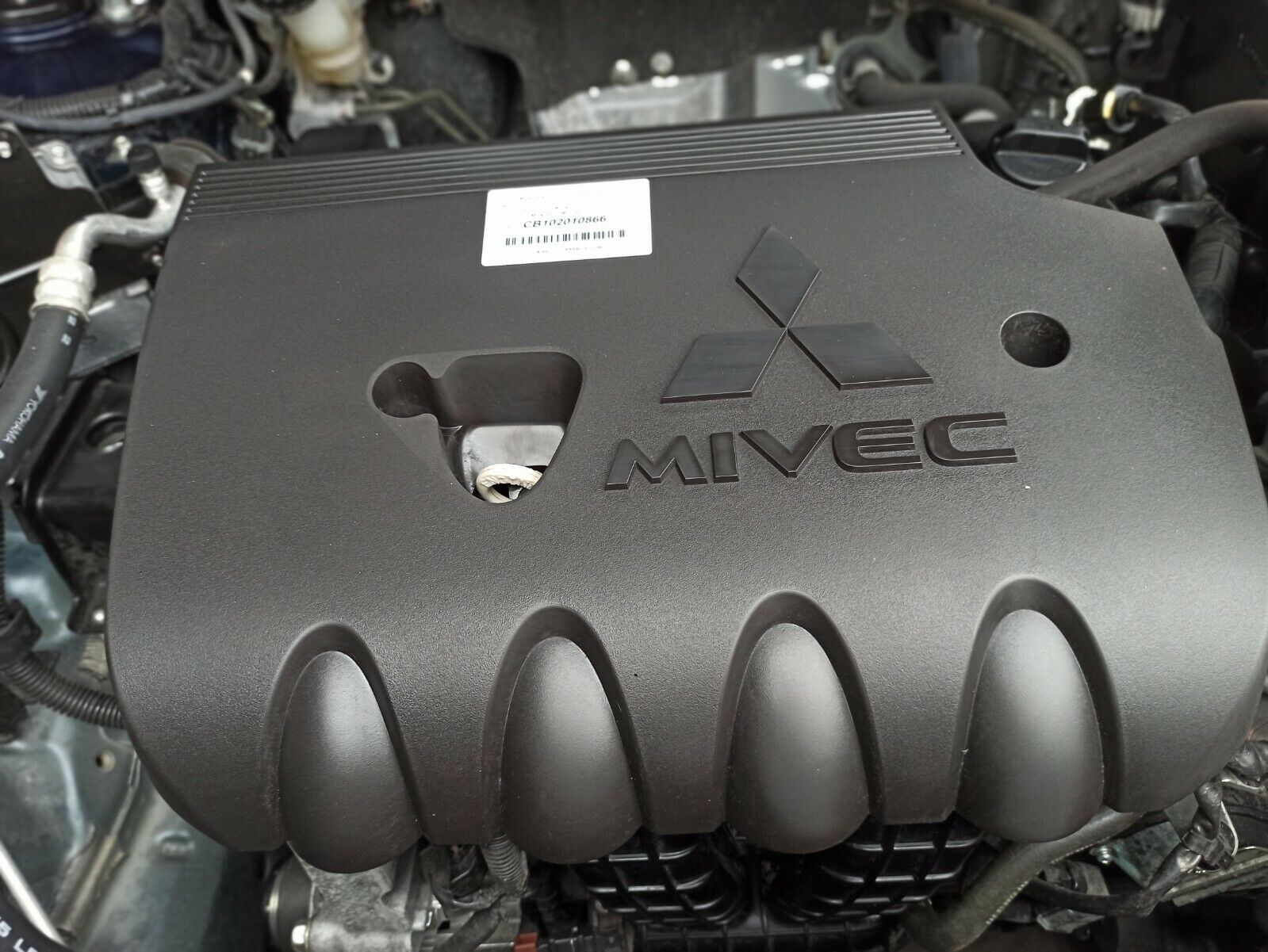 Mitsubishi Outlander 2015-2020 2.0 Petrol Engine Top Cover - Image 3