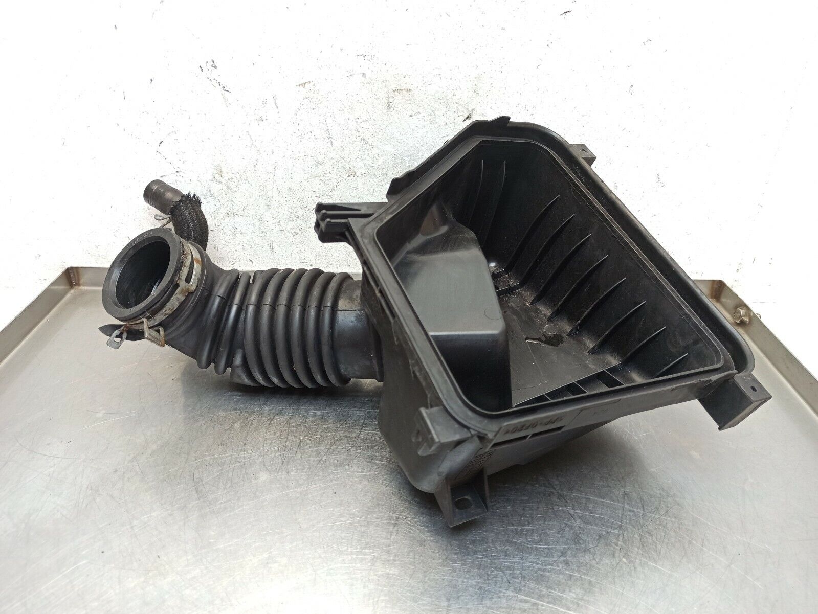 Toyota Avensis 09-13 2.0 Diesel Air Filter Box Cover With Map Sensor ...