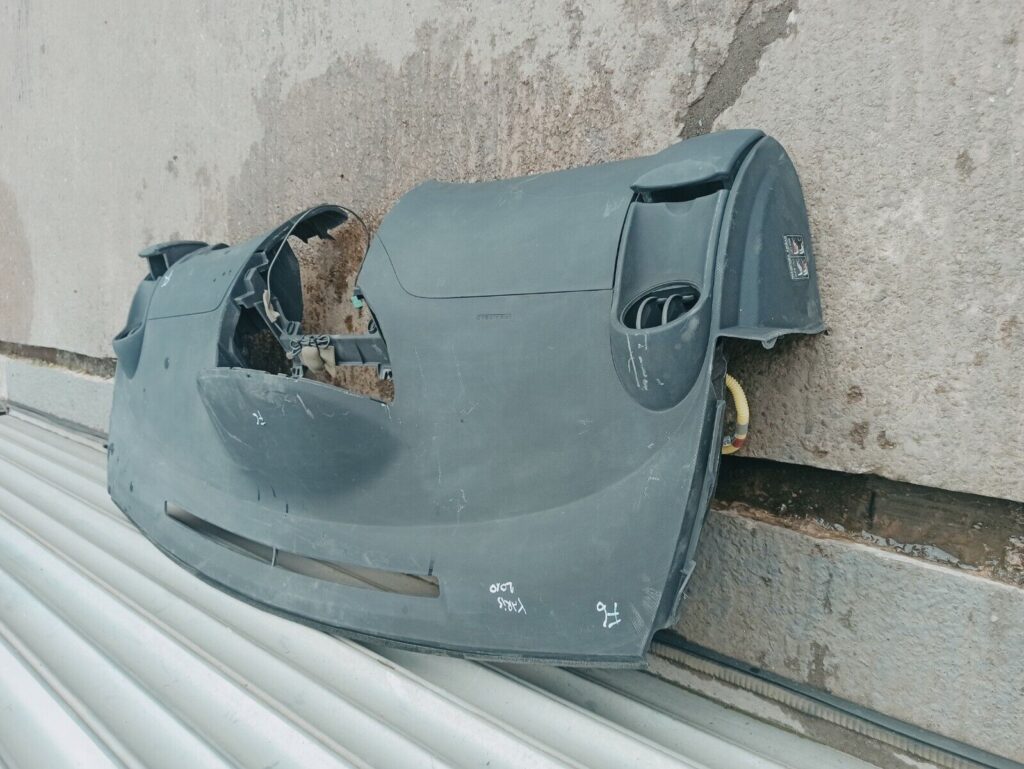 Toyota Yaris 2010 Dashboard Panel
