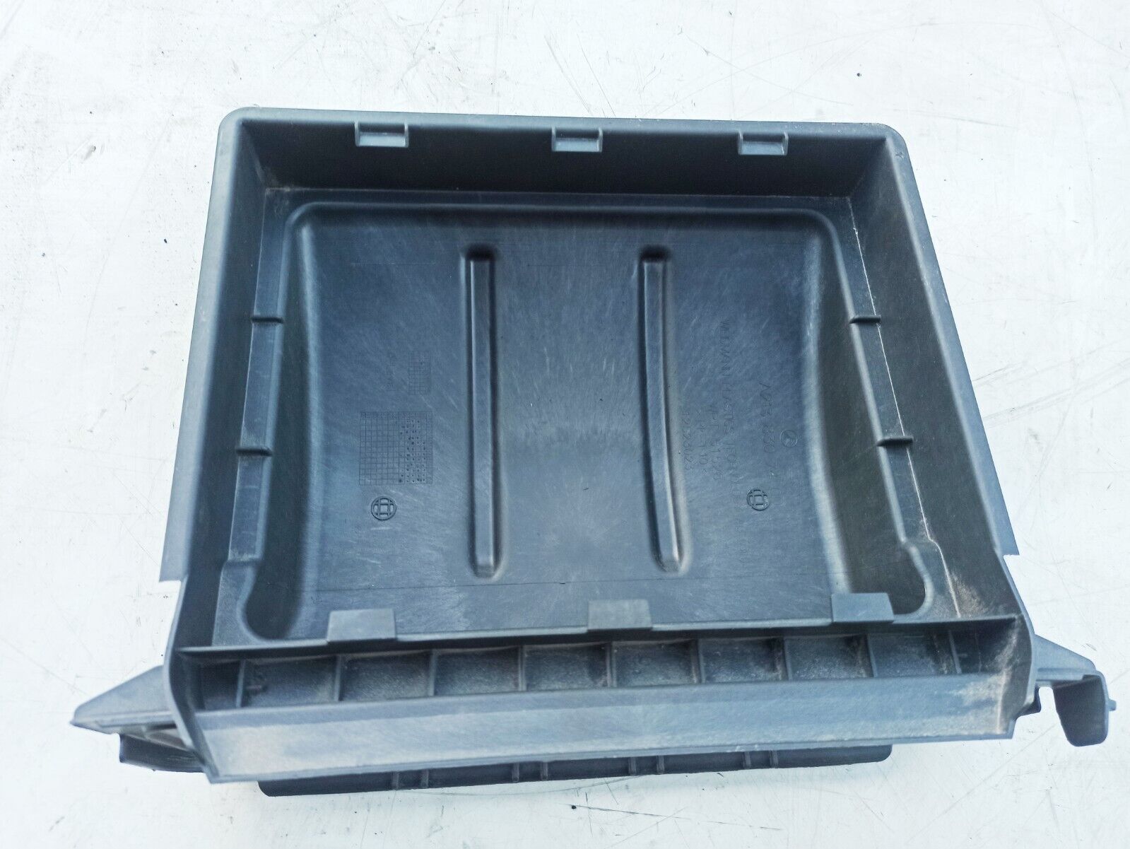 BMW G30 530e 2017–2023 Cabin Filter Box Cover A2138307400